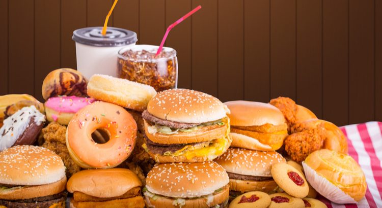 O que é fast food? Conheça o milionário mercado de comidas rápidas ...